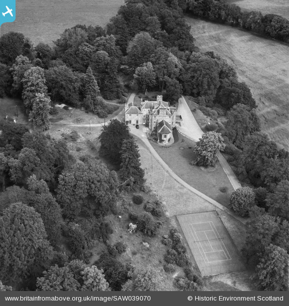 SAW039070 SCOTLAND (1951). Orton House, Rothes. An oblique aerial ...
