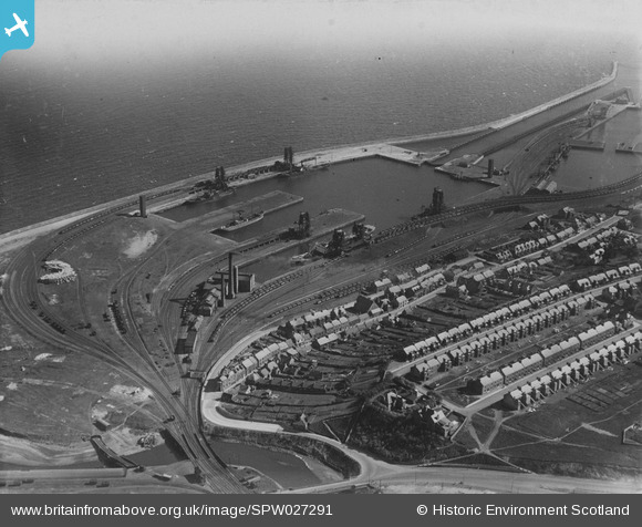 SPW027291 SCOTLAND (1929). Methil Docks. An oblique aerial photograph ...