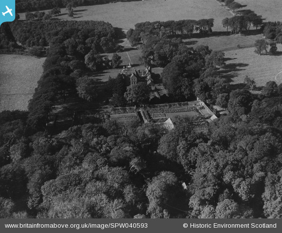 SPW040593 SCOTLAND (1932). Ethie Castle, Inverkeilor. An oblique aerial ...
