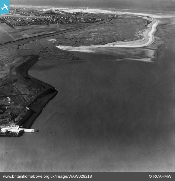 WAW028218 WALES (1950). View of the Point of Ayr colliery landing stage ...