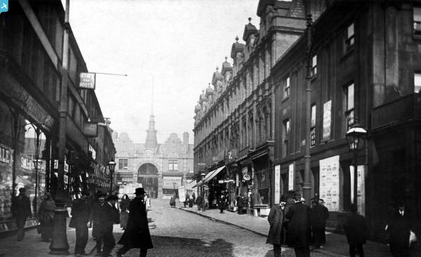 epw016037 ENGLAND (1926). The market place and town centre, Oldham ...