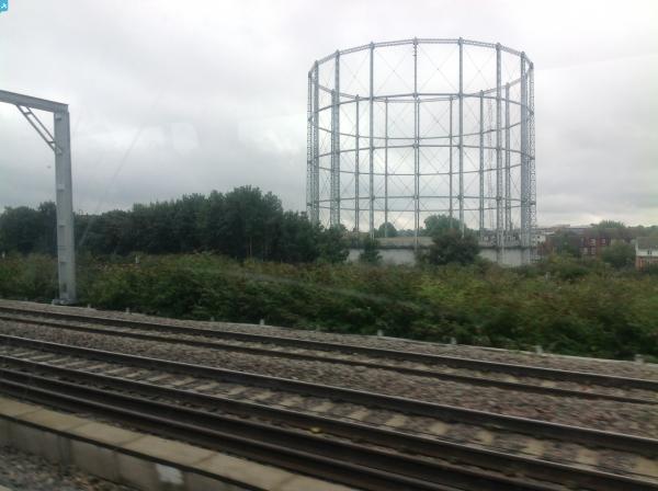 epw037033 ENGLAND (1931). The River Kennet, Reading Prison and Huntley ...
