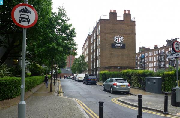 eaw000498 ENGLAND (1946). Tower Bridge, the River Thames and the city ...