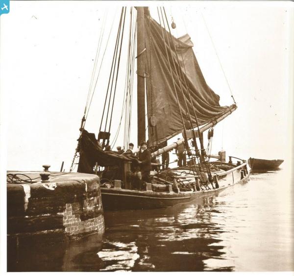 eaw044941 ENGLAND (1952). The Runcorn Railway Bridge, Widnes ...