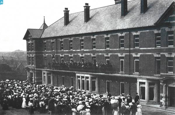 EAW031985 ENGLAND (1950). The Trebor Sweets Factory and environs ...