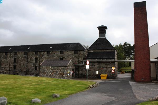 saw014710 SCOTLAND (1948). Royal Lochnagar Distillery and Crathie ...