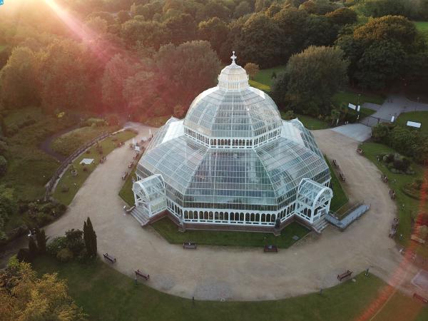 epw021634 ENGLAND (1928). Sefton Park Palm House and lake, Sefton Park ...