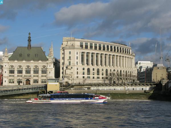 eaw000498 ENGLAND (1946). Tower Bridge, the River Thames and the city ...