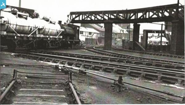 eaw049818 ENGLAND (1953). The Widnes Transporter Bridge and Runcorn ...