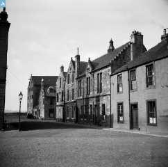 spw020274 SCOTLAND (1928). Grangemouth East Basin and Junction Dock ...