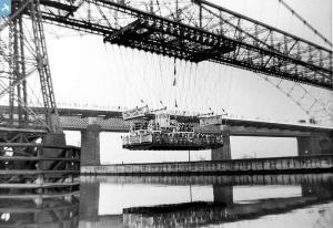 epw014298 ENGLAND (1925). Runcorn Bridge and the Widnes Transporter ...