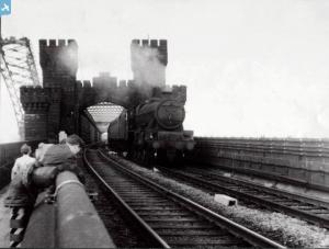 eaw049818 ENGLAND (1953). The Widnes Transporter Bridge and Runcorn ...
